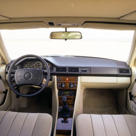 Há 35 anos a Mercedes-Benz apresentava a icônica série W124 - Mercedes ...