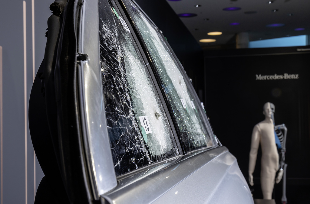 Mercedes-Benz apresenta o novo S 680 Guard, sedã blindado com tração ...