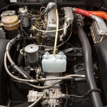 Mercedes OM617, o motor de 5 cilindros diesel que fez história ...
