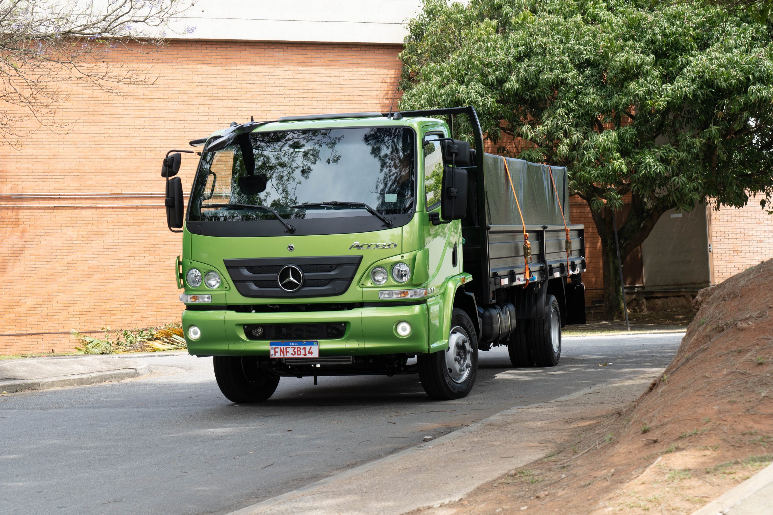 Mercedes-Benz Accelo, mais potente, com a mesma confiabilidade e ...