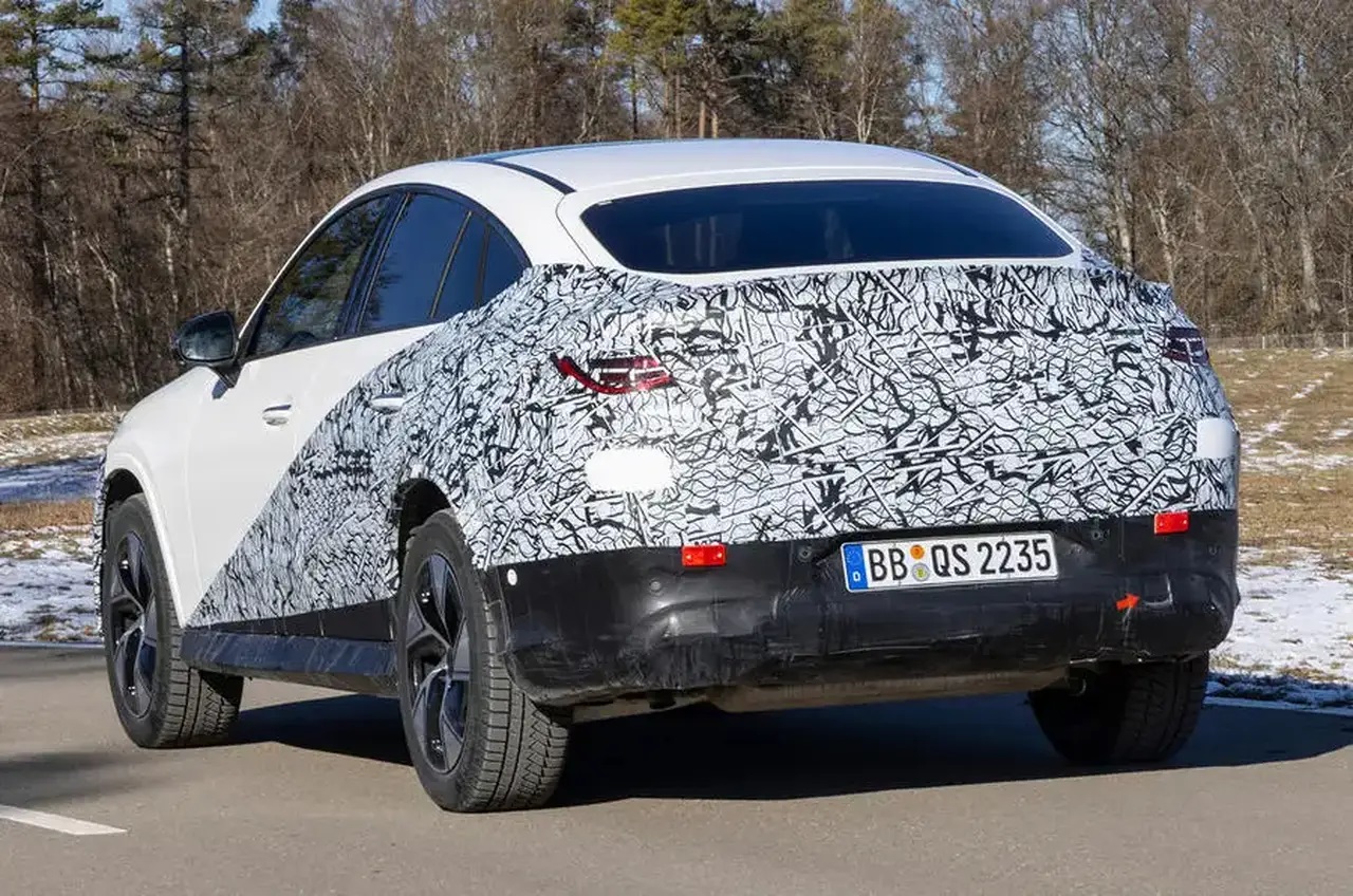 Fotos revelam a nova geração do Mercedes-Benz GLC Coupé - Mercedes Magazine