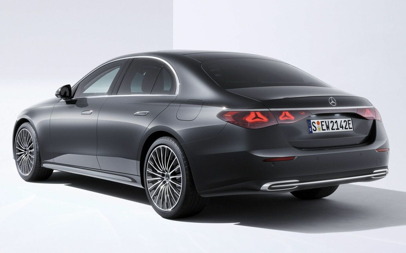 Mercedes-Benz divulga as versões de acabamento do novo Classe E Série ...