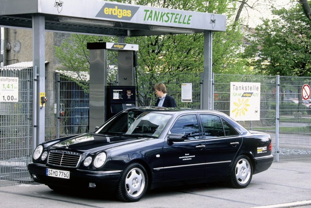 Olhar histórico, Mercedes-Benz Classe E série 210 - Mercedes Magazine