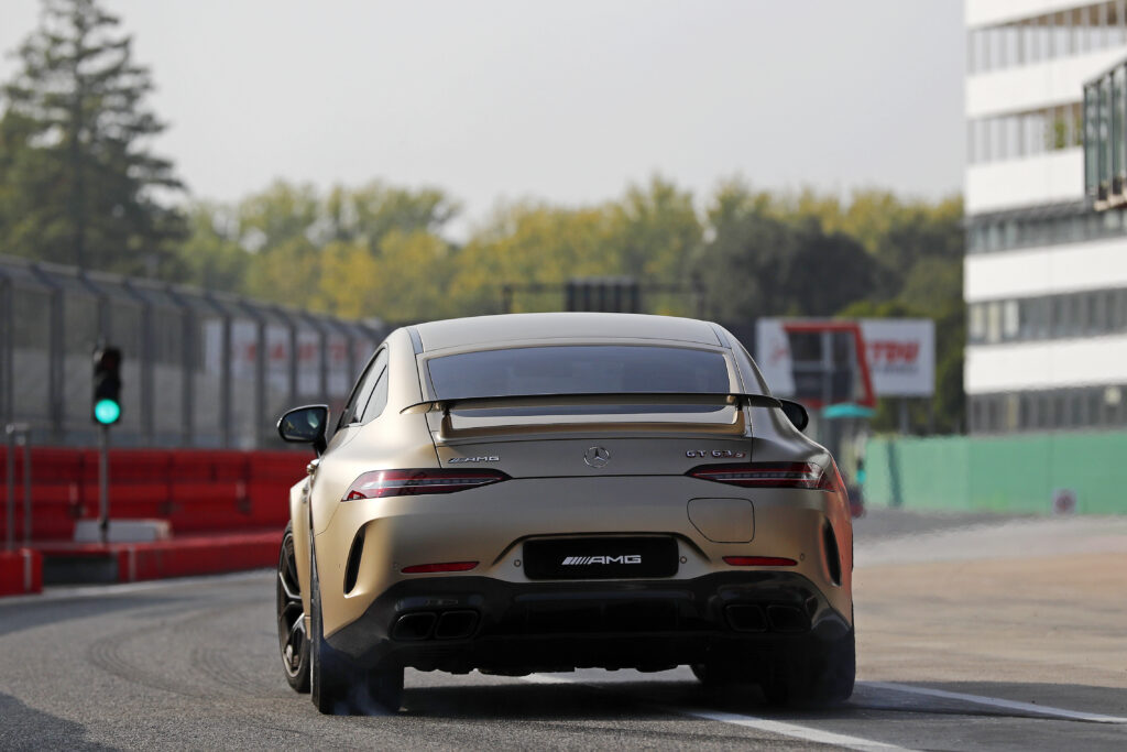 AMG Performance Day, no Autódromo Enzo e Dino Ferrari, brinda clientes ...