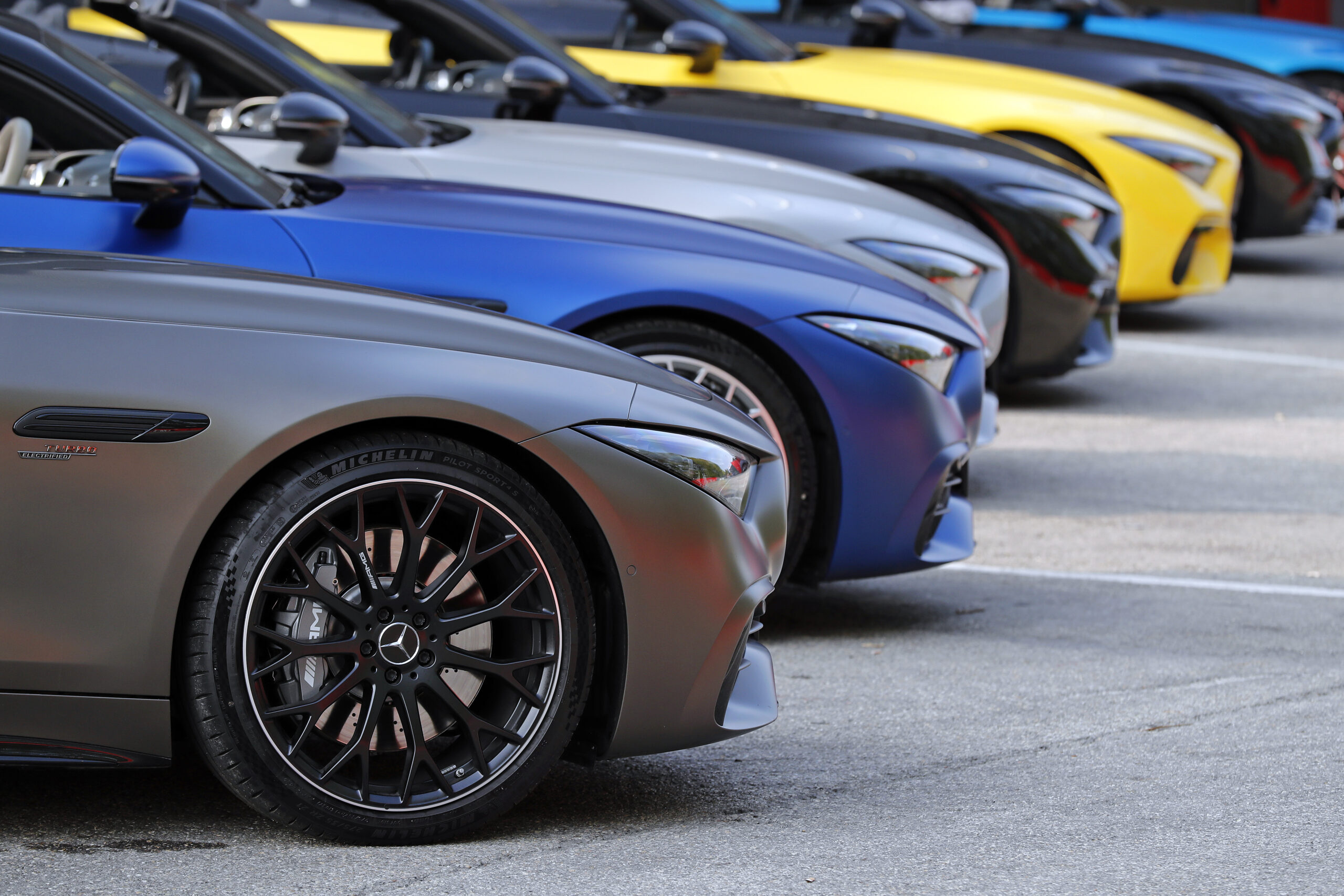 AMG Performance Day, no Autódromo Enzo e Dino Ferrari, brinda clientes ...