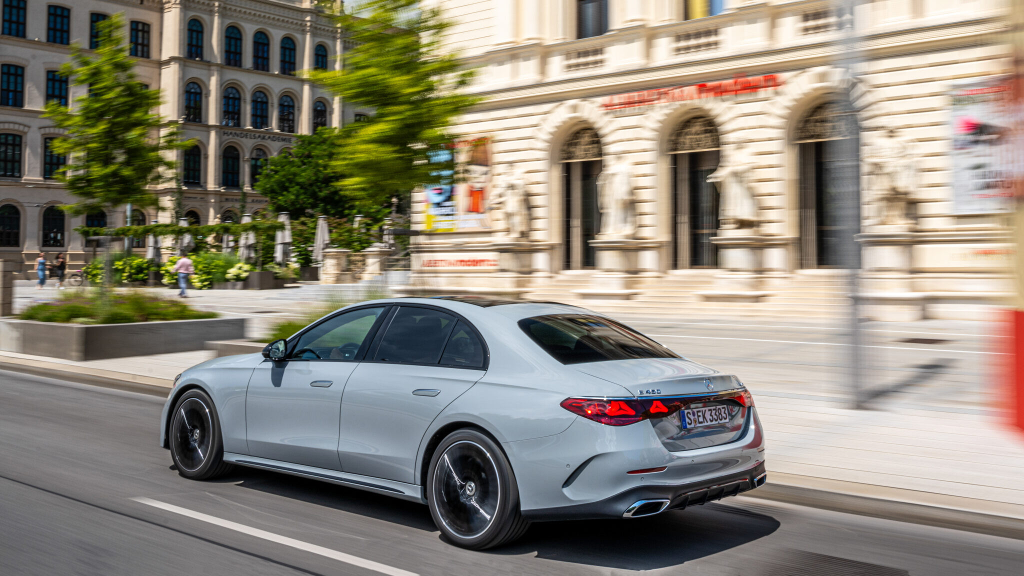 Mercedes-Benz Classe E série 214 chega ao Estados Unidos, preço a ...