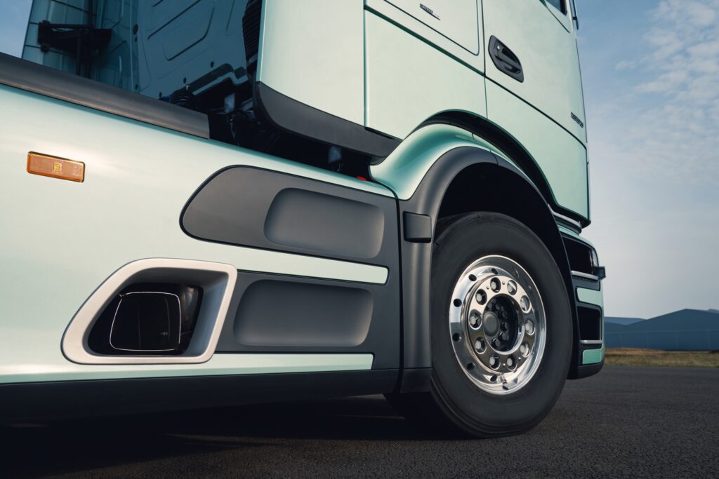 Novo MERCEDES-BENZ Actros L AGORA COM a futurista CABINE ProCabin ...