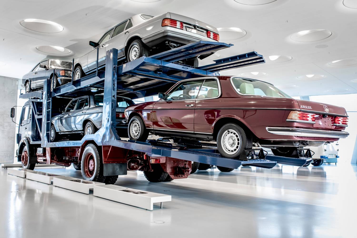 TRANSPORTADOR DE CARROS MERCEDES-BENZ 1624 NO MUSEU MERCEDES - Mercedes ...