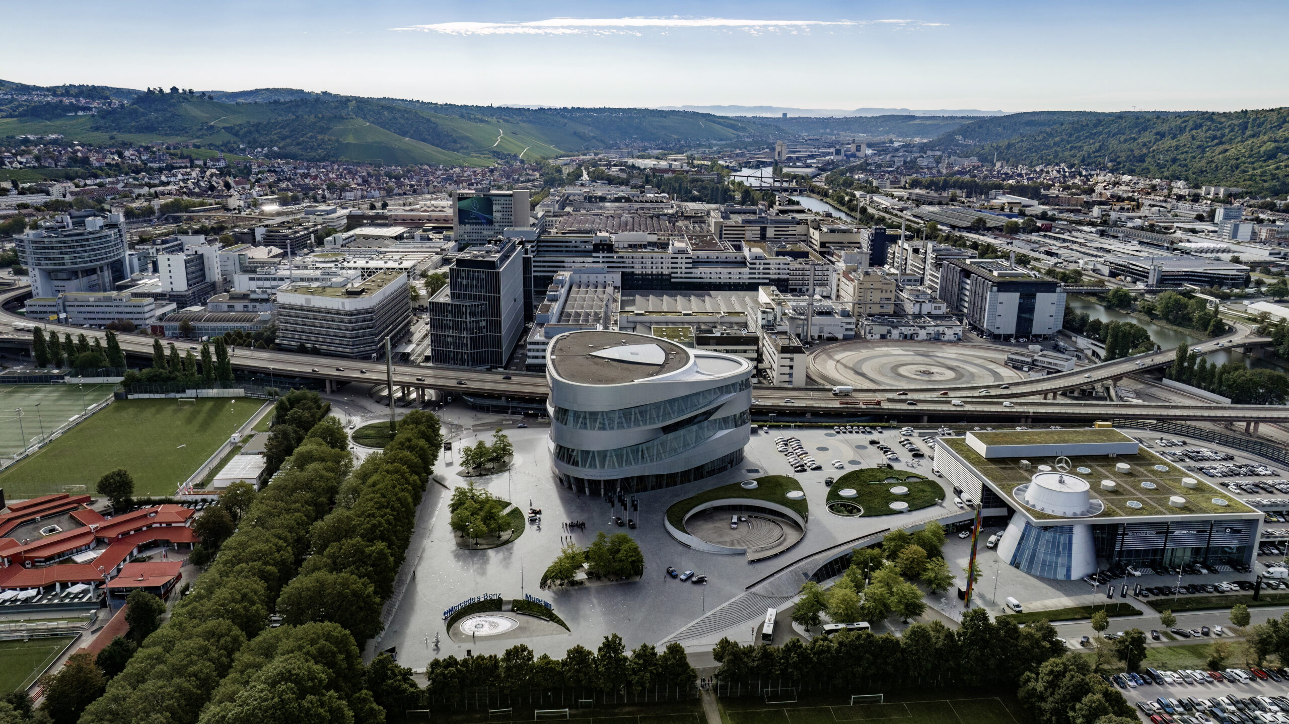 Tradição e inovação, fábrica da Mercedes-Benz Stuttgart-Untertürkheim ...