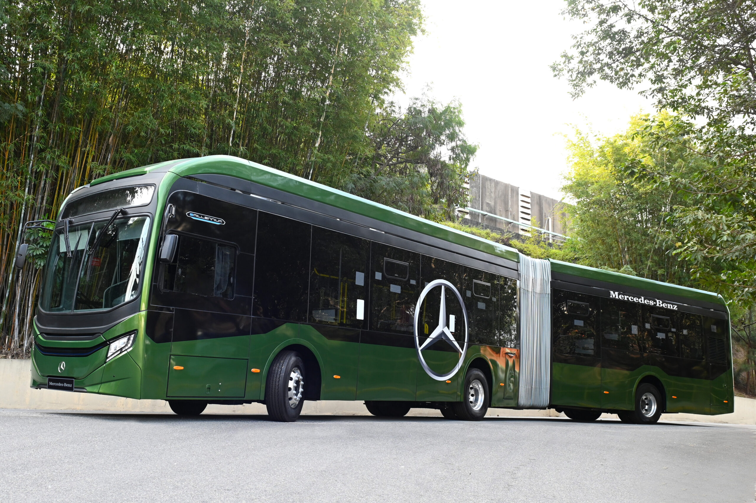 Mercedes-Benz apresenta novo chassi articulado elétrico para o mercado ...