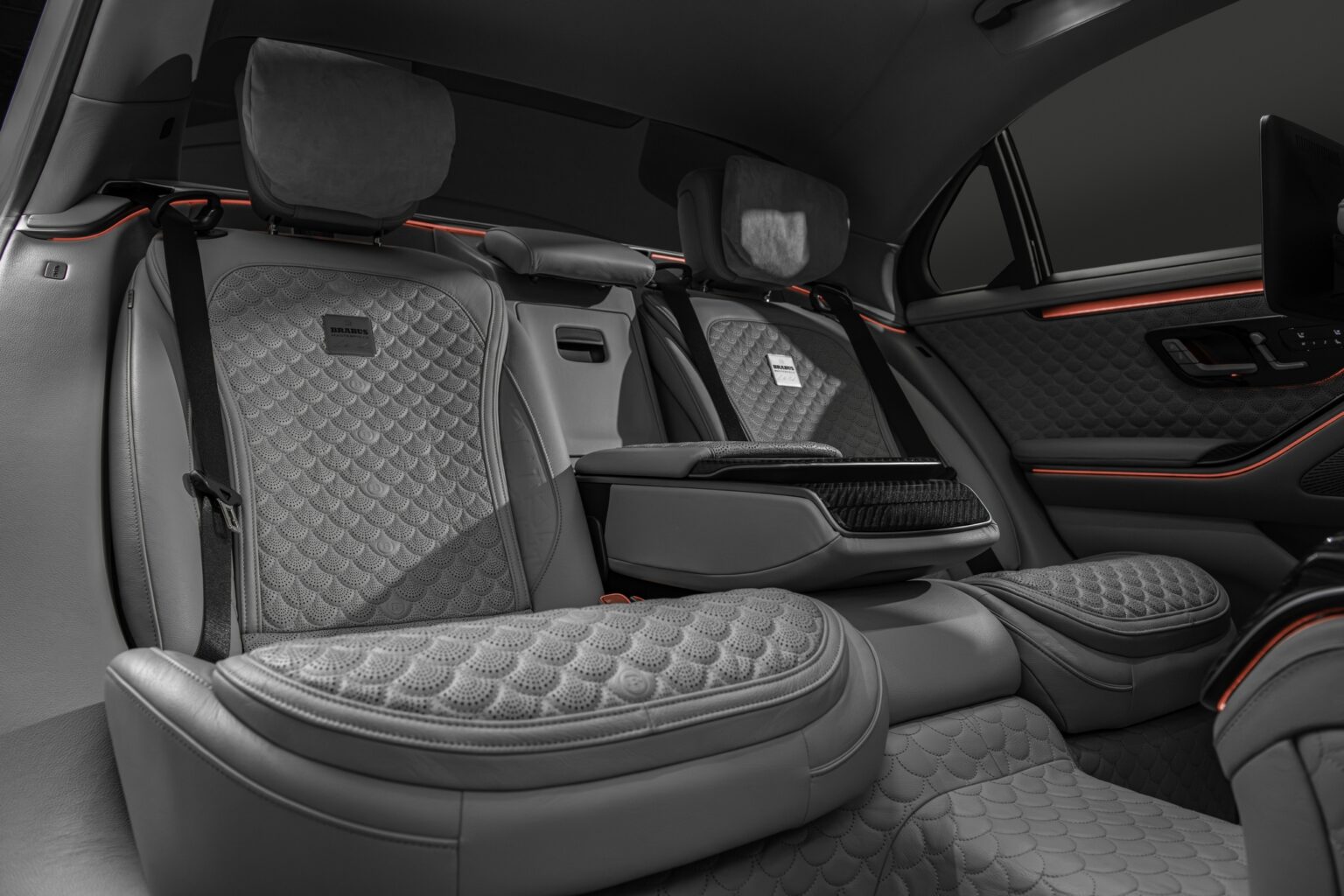 BRABUS apresenta 1000 ALL GREY e BRABUS 1000 BICROMÁTICO - Mercedes ...