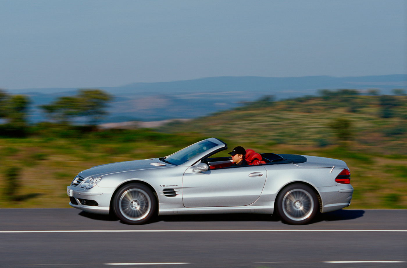 Mercedes-Benz SL R 230, roadster atemporal e tecnológico - Mercedes ...