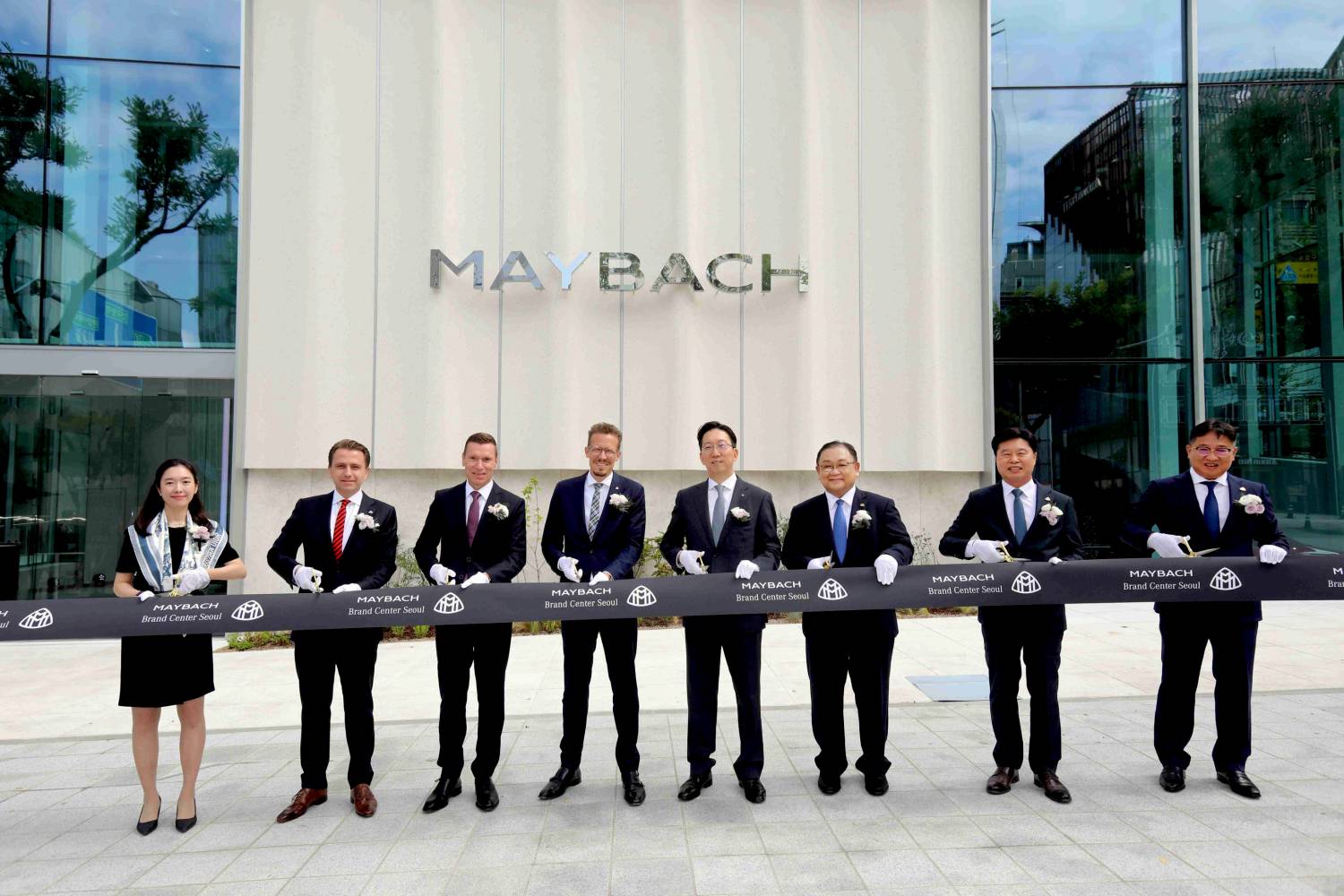 Mercedes-Maybach inaugura em Seul o primeiro Brand Center da marca ...